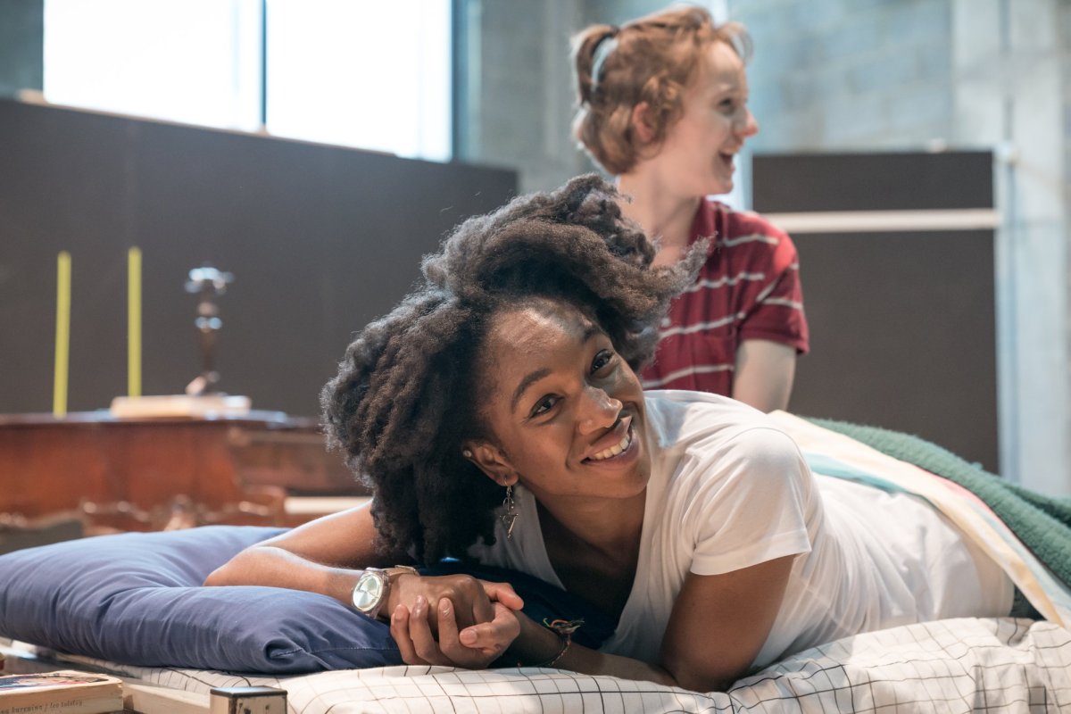 THEATRE REVIEW: Fun Home at the Young Vic starring Eleanor Kane, Jenna ...